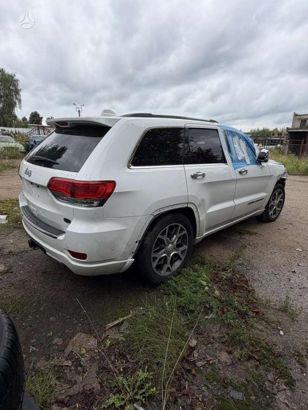 Balts Jeep Grand Cherokee 2019 Viļņa, ar dzinēja tilpumu 3.60 L un nobraukumu 128 tūkst. km par 12500 €, foto 5 vietnē AUTOMOTO.COM.LV