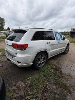 Balts Jeep Grand Cherokee 2019 Viļņa, ar dzinēja tilpumu 3.60 L un nobraukumu 128 tūkst. km par 12500 €, foto 5 vietnē AUTOMOTO.COM.LV