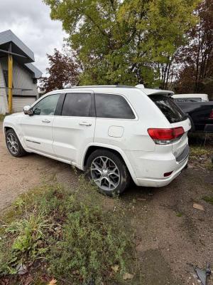 Balts Jeep Grand Cherokee 2019 Viļņa, ar dzinēja tilpumu 3.60 L un nobraukumu 128 tūkst. km par 12500 €, foto 6 vietnē AUTOMOTO.COM.LV