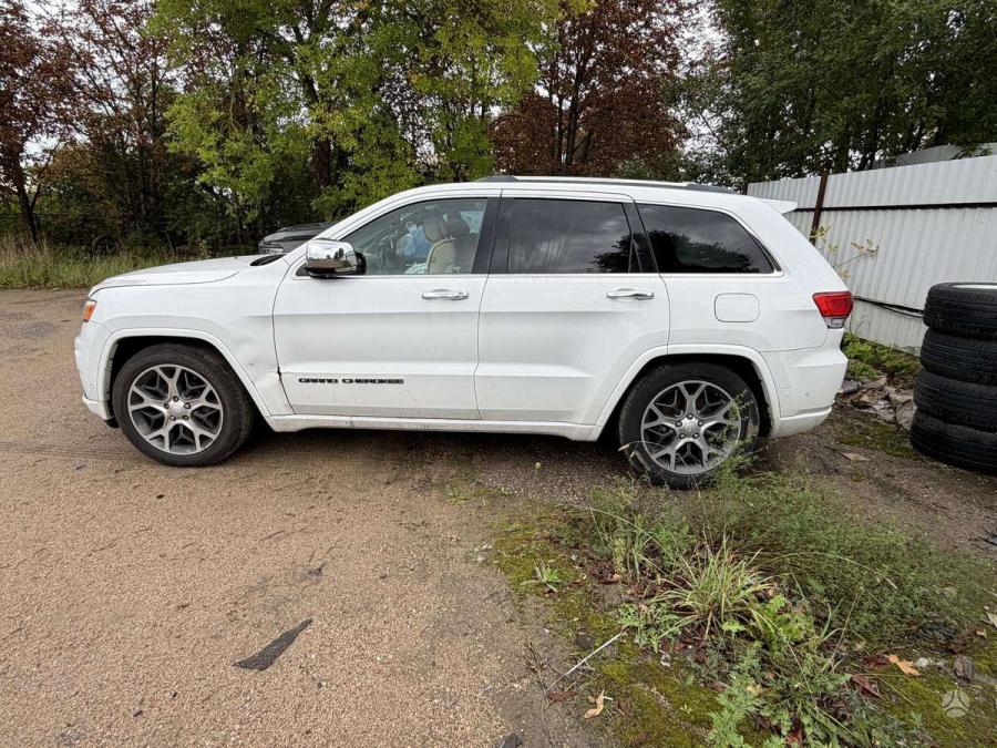 Balts Jeep Grand Cherokee 2019 Viļņa, ar dzinēja tilpumu 3.60 L un nobraukumu 128 tūkst. km par 12500 €, foto 7 vietnē AUTOMOTO.COM.LV
