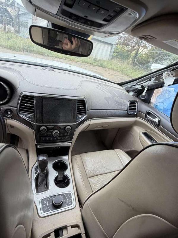 Balts Jeep Grand Cherokee 2019 Viļņa, ar dzinēja tilpumu 3.60 L un nobraukumu 128 tūkst. km par 12500 €, foto 9 vietnē AUTOMOTO.COM.LV