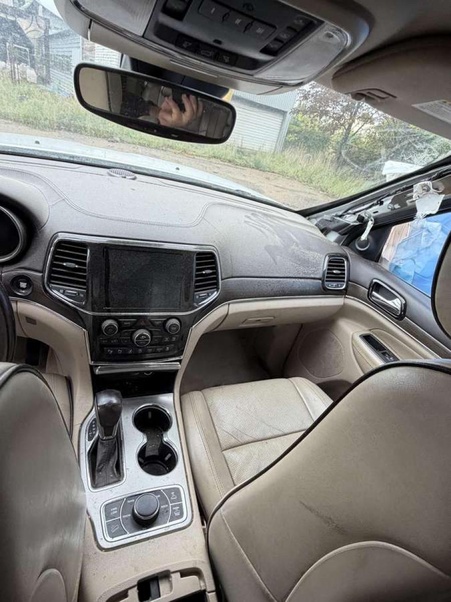 Balts Jeep Grand Cherokee 2019 Viļņa, ar dzinēja tilpumu 3.60 L un nobraukumu 128 tūkst. km par 12500 €, foto 9 vietnē AUTOMOTO.COM.LV