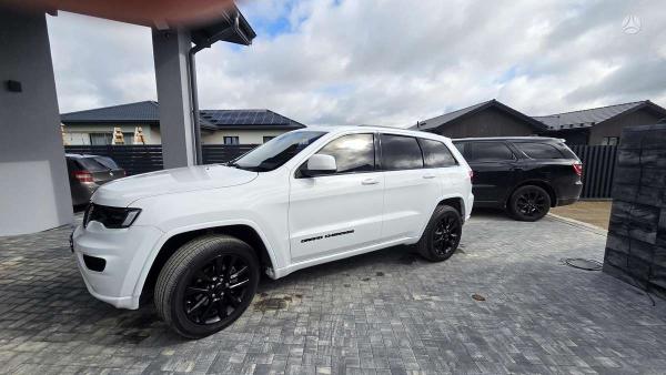 Balts Jeep Grand Cherokee 2019 Šauļi, ar dzinēja tilpumu 3.60 L un nobraukumu 200 tūkst. km par 16500 €, foto 3 vietnē AUTOMOTO.COM.LV