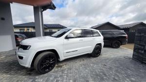 White Jeep Grand Cherokee 2019 in Siauliai, with an engine capacity of 3.60 L and mileage of 200 thousand km for 16500 €, photo 3 on AUTOMOTO.COM.LV