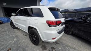 White Jeep Grand Cherokee 2019 in Siauliai, with an engine capacity of 3.60 L and mileage of 200 thousand km for 16500 €, photo 8 on AUTOMOTO.COM.LV