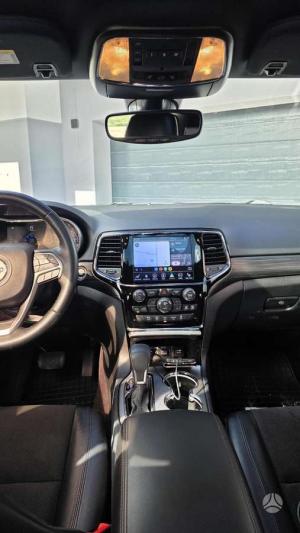 White Jeep Grand Cherokee 2019 in Siauliai, with an engine capacity of 3.60 L and mileage of 200 thousand km for 16500 €, photo 11 on AUTOMOTO.COM.LV