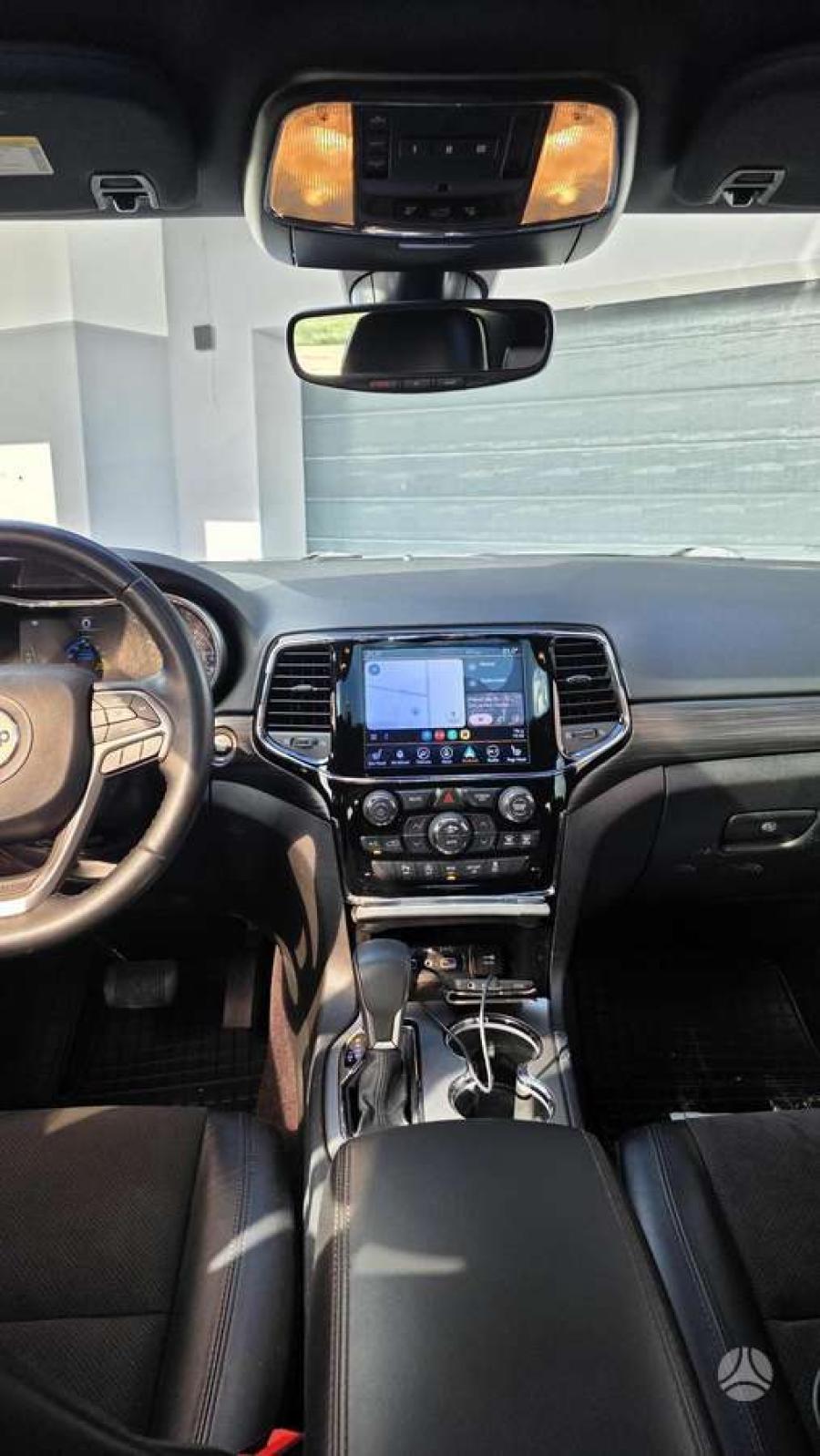 White Jeep Grand Cherokee 2019 in Siauliai, with an engine capacity of 3.60 L and mileage of 200 thousand km for 16500 €, photo 11 on AUTOMOTO.COM.LV