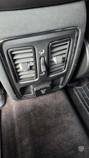 White Jeep Grand Cherokee 2019 in Siauliai, with an engine capacity of 3.60 L and mileage of 200 thousand km for 16500 €, photo 12 on AUTOMOTO.COM.LV