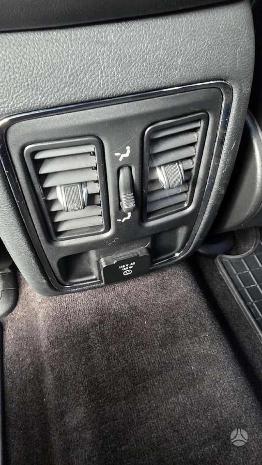White Jeep Grand Cherokee 2019 in Siauliai, with an engine capacity of 3.60 L and mileage of 200 thousand km for 16500 €, photo 12 on AUTOMOTO.COM.LV