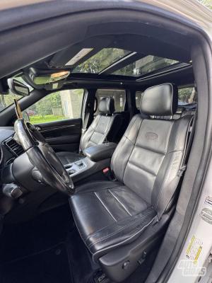 Balts Jeep Grand Cherokee 2019 Klaipėda, ar dzinēja tilpumu 3.60 L un nobraukumu 116 tūkst. km par 21999 €, foto 10 vietnē AUTOMOTO.COM.LV