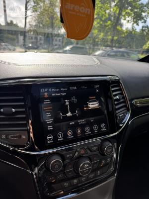 Balts Jeep Grand Cherokee 2019 Klaipėda, ar dzinēja tilpumu 3.60 L un nobraukumu 116 tūkst. km par 21999 €, foto 18 vietnē AUTOMOTO.COM.LV
