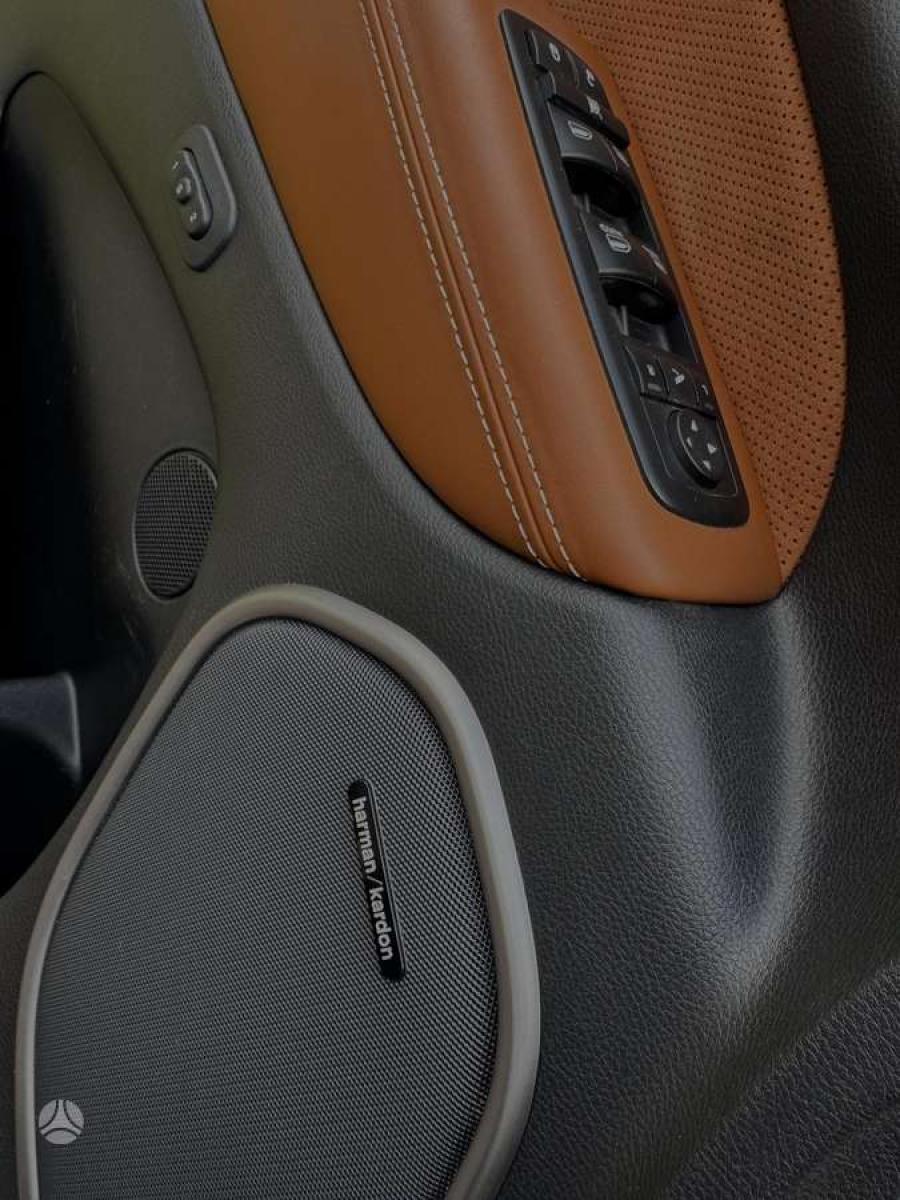 White Jeep Grand Cherokee 2019 in Mazeikiai, with an engine capacity of 6.42 L and mileage of 121 thousand km for 39900 €, photo 16 on AUTOMOTO.COM.LV