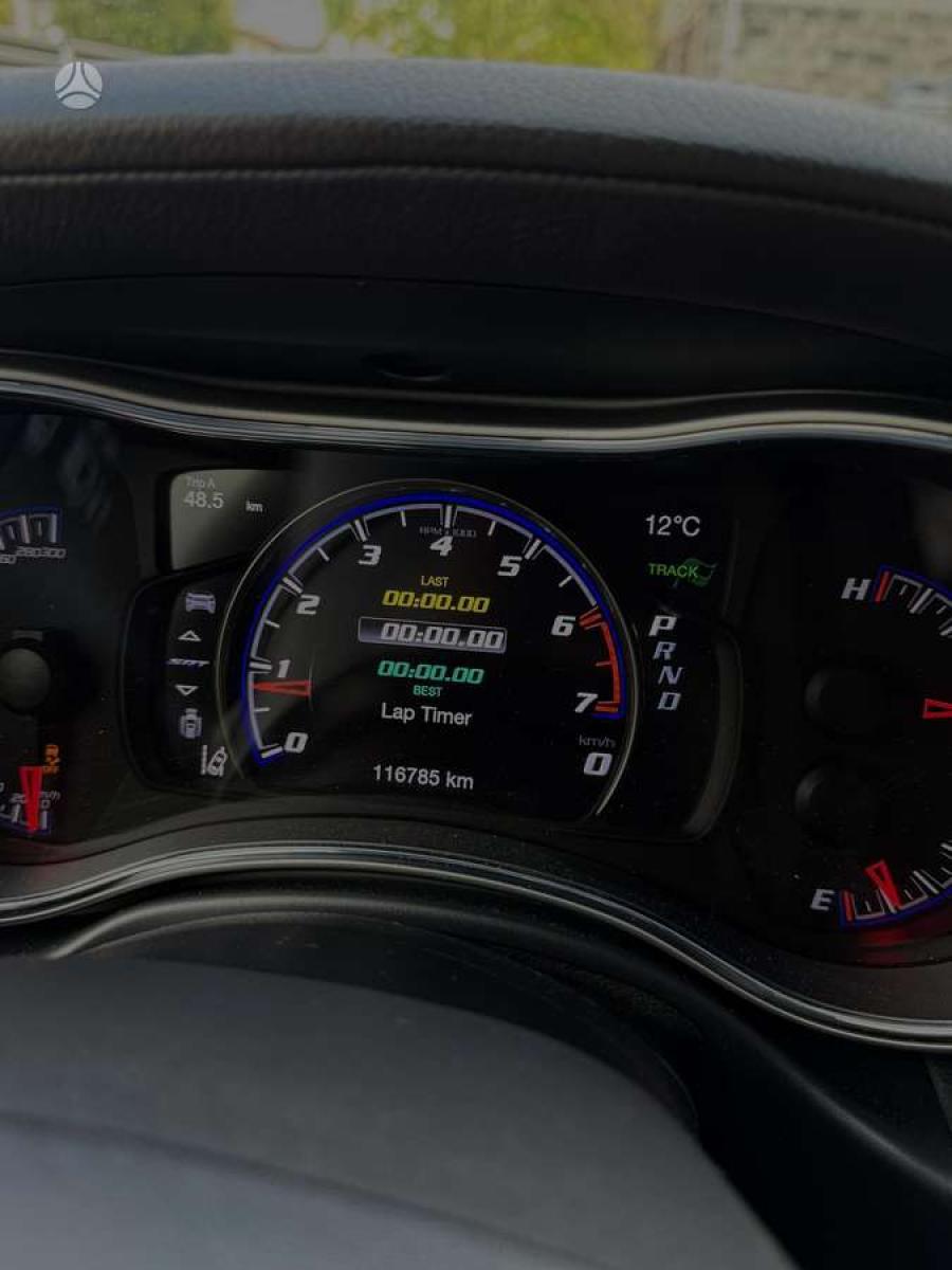 White Jeep Grand Cherokee 2019 in Mazeikiai, with an engine capacity of 6.42 L and mileage of 121 thousand km for 39900 €, photo 24 on AUTOMOTO.COM.LV