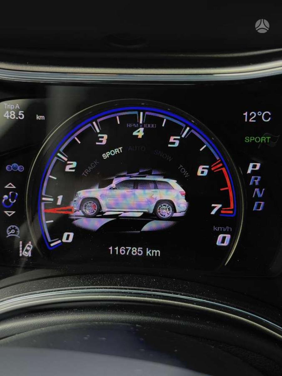 White Jeep Grand Cherokee 2019 in Mazeikiai, with an engine capacity of 6.42 L and mileage of 121 thousand km for 39900 €, photo 26 on AUTOMOTO.COM.LV