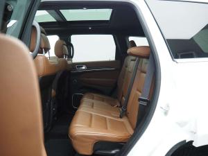 Balts Jeep Grand Cherokee 2020 Viļņa, ar dzinēja tilpumu 2.99 L un nobraukumu 120 tūkst. km par 26900 €, foto 14 vietnē AUTOMOTO.COM.LV