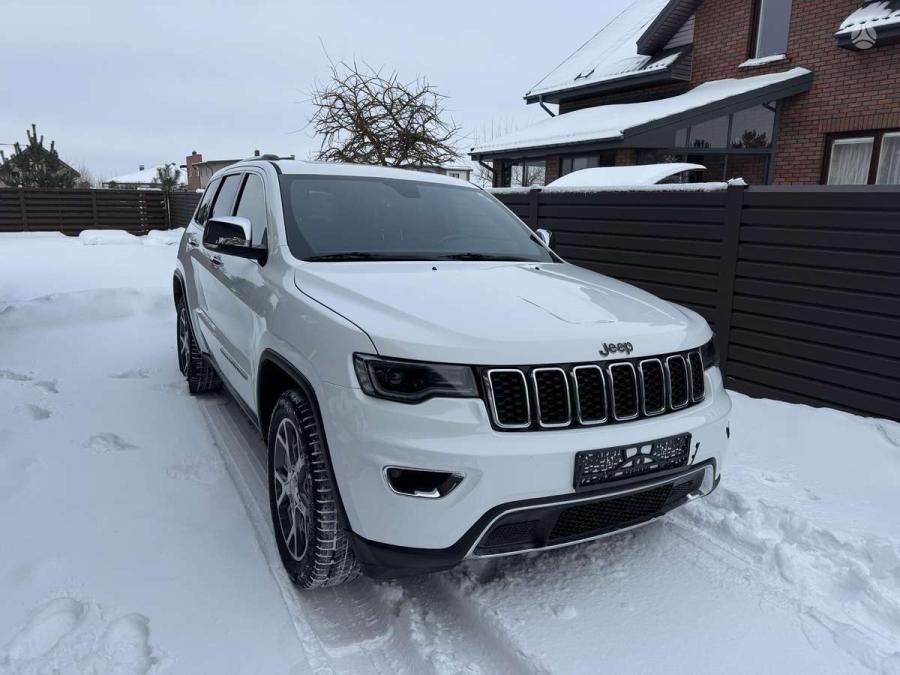 Balts Jeep Grand Cherokee 2020 Klaipėda, ar dzinēja tilpumu 3.60 L un nobraukumu 132 tūkst. km par 19900 €, foto 1 vietnē AUTOMOTO.COM.LV
