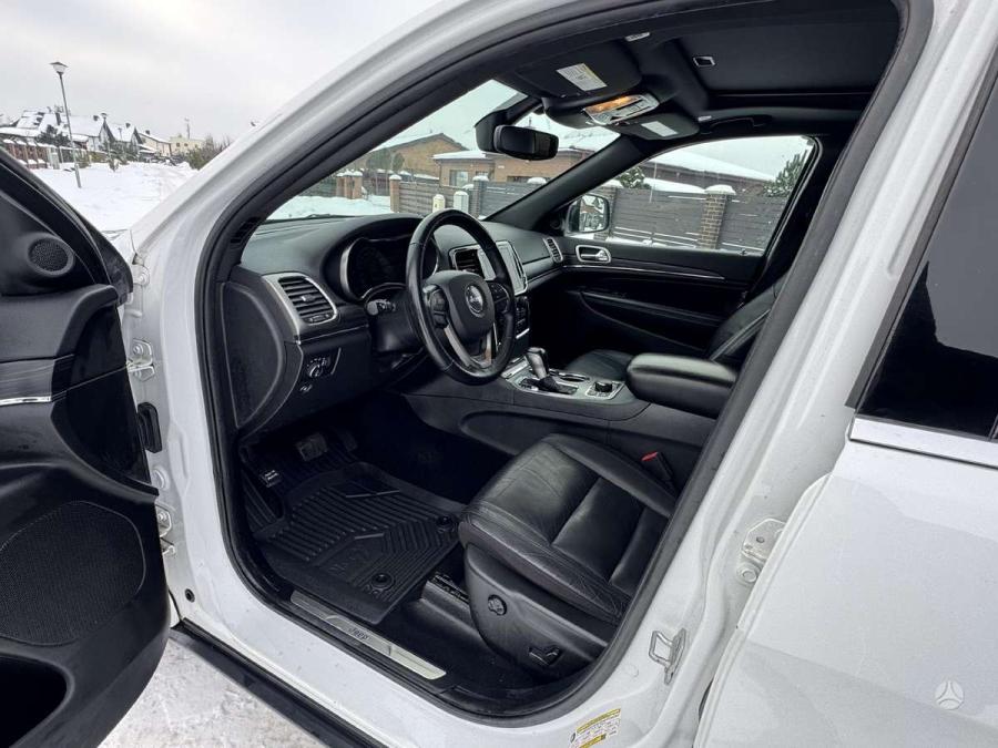 Balts Jeep Grand Cherokee 2020 Klaipėda, ar dzinēja tilpumu 3.60 L un nobraukumu 132 tūkst. km par 19900 €, foto 12 vietnē AUTOMOTO.COM.LV