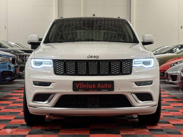 Balts Jeep Grand Cherokee 2020 Viļņa, ar dzinēja tilpumu 5.65 L un nobraukumu 124 tūkst. km par 26990 €, foto 2 vietnē AUTOMOTO.COM.LV