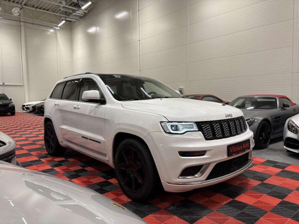 Balts Jeep Grand Cherokee 2020 Viļņa, ar dzinēja tilpumu 5.65 L un nobraukumu 124 tūkst. km par 26990 €, foto 3 vietnē AUTOMOTO.COM.LV
