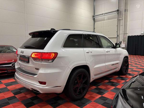 Balts Jeep Grand Cherokee 2020 Viļņa, ar dzinēja tilpumu 5.65 L un nobraukumu 124 tūkst. km par 26990 €, foto 4 vietnē AUTOMOTO.COM.LV