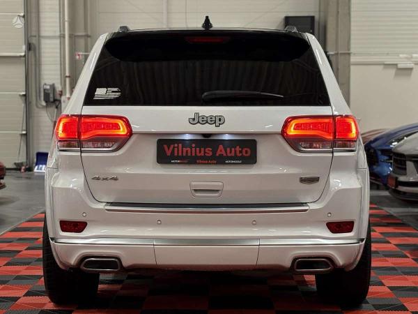Balts Jeep Grand Cherokee 2020 Viļņa, ar dzinēja tilpumu 5.65 L un nobraukumu 124 tūkst. km par 26990 €, foto 5 vietnē AUTOMOTO.COM.LV