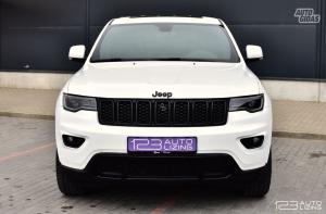 White Jeep Grand Cherokee 2020 in Kretinga, with an engine capacity of 3.60 L and mileage of 93 thousand km for 19999 €, photo 4 on AUTOMOTO.COM.LV