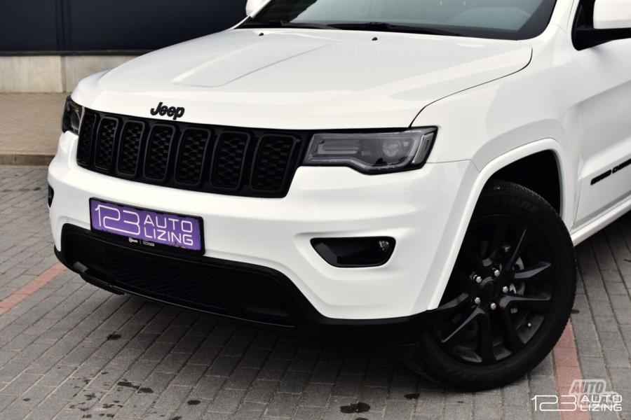 White Jeep Grand Cherokee 2020 in Kretinga, with an engine capacity of 3.60 L and mileage of 93 thousand km for 19999 €, photo 5 on AUTOMOTO.COM.LV