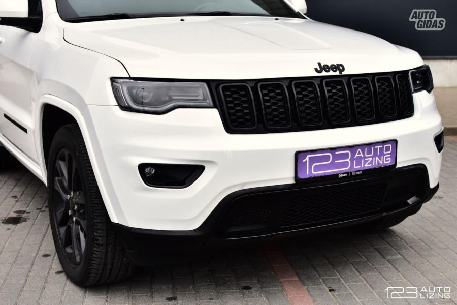 White Jeep Grand Cherokee 2020 in Kretinga, with an engine capacity of 3.60 L and mileage of 93 thousand km for 19999 €, photo 7 on AUTOMOTO.COM.LV