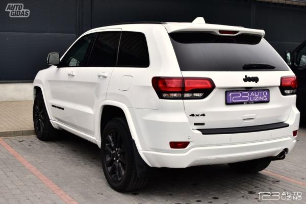 White Jeep Grand Cherokee 2020 in Kretinga, with an engine capacity of 3.60 L and mileage of 93 thousand km for 19999 €, photo 7 on AUTOMOTO.COM.LV