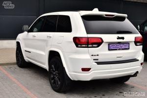 White Jeep Grand Cherokee 2020 in Kretinga, with an engine capacity of 3.60 L and mileage of 93 thousand km for 19999 €, photo 8 on AUTOMOTO.COM.LV