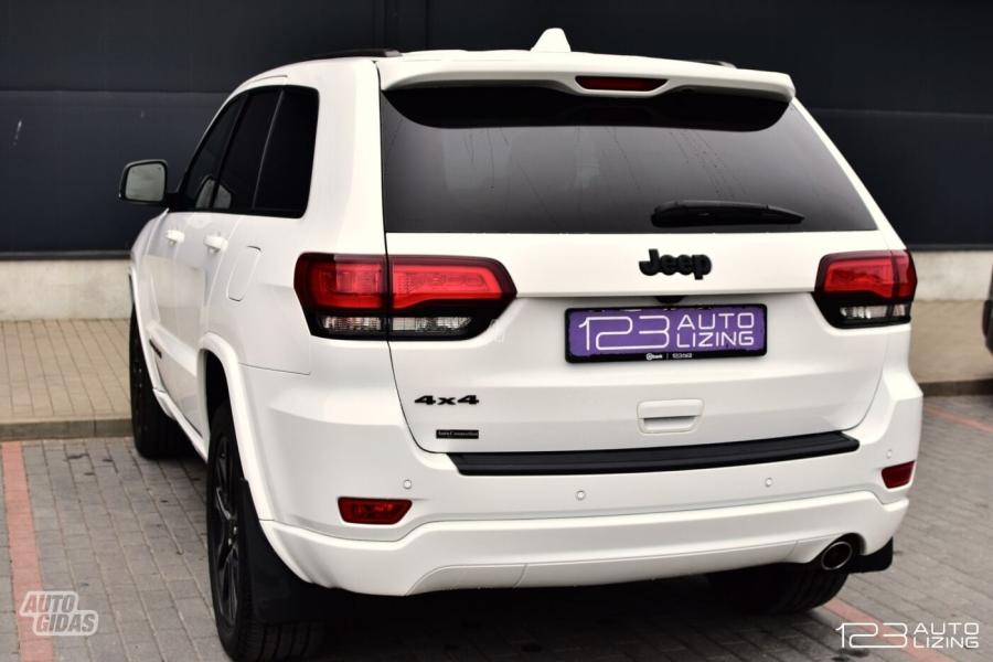 White Jeep Grand Cherokee 2020 in Kretinga, with an engine capacity of 3.60 L and mileage of 93 thousand km for 19999 €, photo 9 on AUTOMOTO.COM.LV