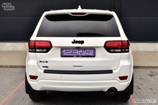White Jeep Grand Cherokee 2020 in Kretinga, with an engine capacity of 3.60 L and mileage of 93 thousand km for 19999 €, photo 9 on AUTOMOTO.COM.LV