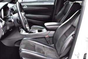 White Jeep Grand Cherokee 2020 in Kretinga, with an engine capacity of 3.60 L and mileage of 93 thousand km for 19999 €, photo 15 on AUTOMOTO.COM.LV