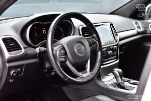 White Jeep Grand Cherokee 2020 in Kretinga, with an engine capacity of 3.60 L and mileage of 93 thousand km for 19999 €, photo 27 on AUTOMOTO.COM.LV