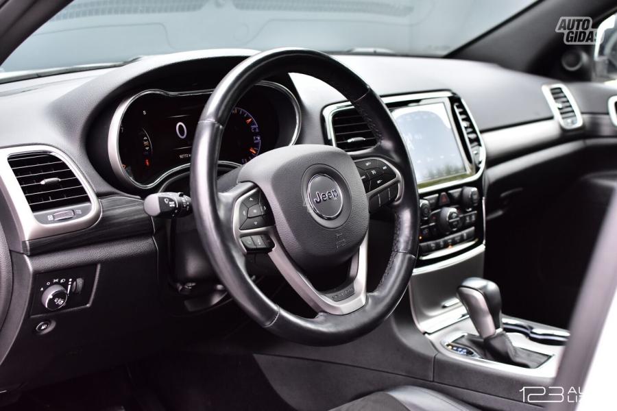 White Jeep Grand Cherokee 2020 in Kretinga, with an engine capacity of 3.60 L and mileage of 93 thousand km for 19999 €, photo 27 on AUTOMOTO.COM.LV