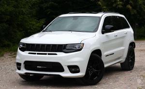 Balts Jeep Grand Cherokee 2020 Kretinga, ar dzinēja tilpumu 3.60 L un nobraukumu 86 tūkst. km par 22999 €, foto  vietnē AUTOMOTO.COM.LV