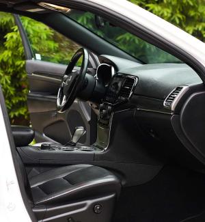 Balts Jeep Grand Cherokee 2020 Kretinga, ar dzinēja tilpumu 3.60 L un nobraukumu 86 tūkst. km par 22999 €, foto 38 vietnē AUTOMOTO.COM.LV