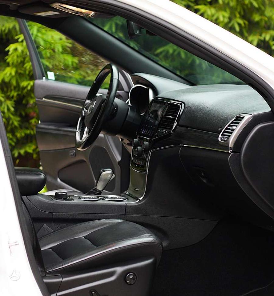 Balts Jeep Grand Cherokee 2020 Kretinga, ar dzinēja tilpumu 3.60 L un nobraukumu 86 tūkst. km par 22999 €, foto 38 vietnē AUTOMOTO.COM.LV