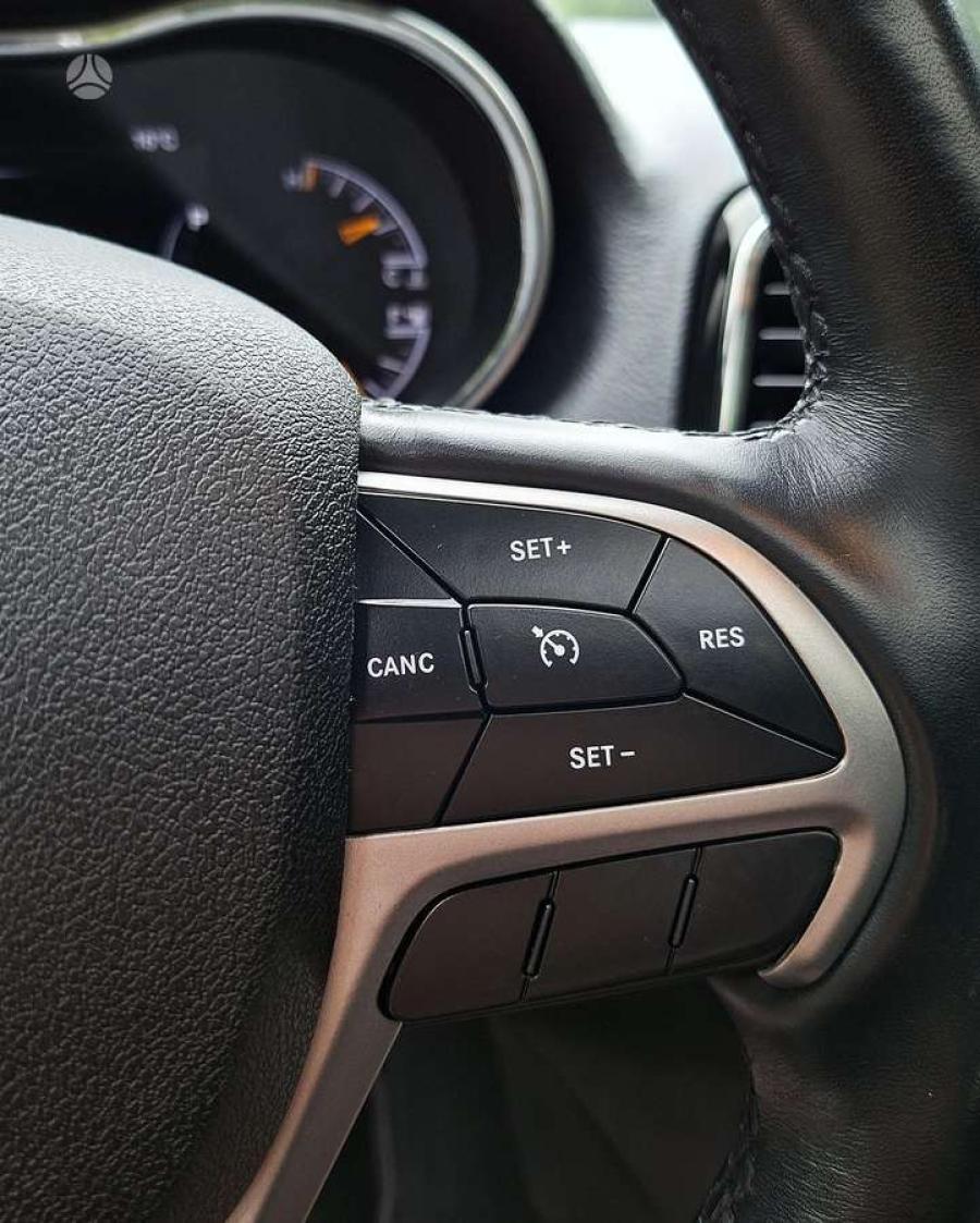 Balts Jeep Grand Cherokee 2020 Kretinga, ar dzinēja tilpumu 3.60 L un nobraukumu 86 tūkst. km par 22999 €, foto 42 vietnē AUTOMOTO.COM.LV