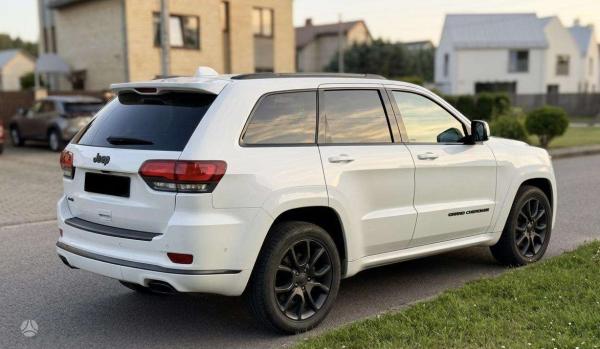 White Jeep Grand Cherokee 2020 in Vilnius, with an engine capacity of 3.60 L and mileage of 115 thousand km for 20499 €, photo 3 on AUTOMOTO.COM.LV