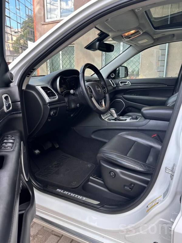 Balts Jeep Grand Cherokee 2020 Rīga, ar dzinēja tilpumu 3.00 L un nobraukumu 140 tūkst. km par 22500 €, foto 9 vietnē AUTOMOTO.COM.LV