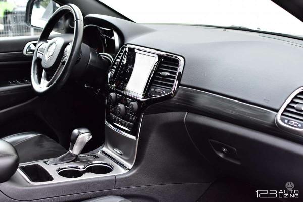 Balts Jeep Grand Cherokee 2020 Kretinga, ar dzinēja tilpumu 3.60 L un nobraukumu 93 tūkst. km par 19500 €, foto 2 vietnē AUTOMOTO.COM.LV