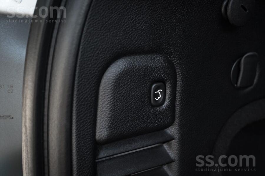 Balts Jeep Grand Cherokee 2020 Rīga, ar dzinēja tilpumu 3.00 L un nobraukumu 147 tūkst. km par 22500 €, foto 9 vietnē AUTOMOTO.COM.LV