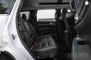 Balts Jeep Grand Cherokee 2020 Rīga, ar dzinēja tilpumu 3.00 L un nobraukumu 147 tūkst. km par 22500 €, foto 13 vietnē AUTOMOTO.COM.LV