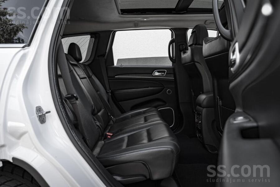 Balts Jeep Grand Cherokee 2020 Rīga, ar dzinēja tilpumu 3.00 L un nobraukumu 147 tūkst. km par 22500 €, foto 13 vietnē AUTOMOTO.COM.LV