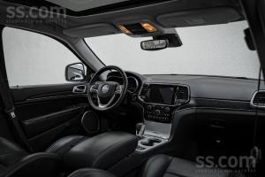 Balts Jeep Grand Cherokee 2020 Rīga, ar dzinēja tilpumu 3.00 L un nobraukumu 147 tūkst. km par 22500 €, foto 18 vietnē AUTOMOTO.COM.LV