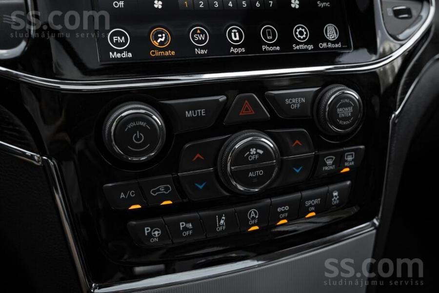 Balts Jeep Grand Cherokee 2020 Rīga, ar dzinēja tilpumu 3.00 L un nobraukumu 147 tūkst. km par 22500 €, foto 24 vietnē AUTOMOTO.COM.LV