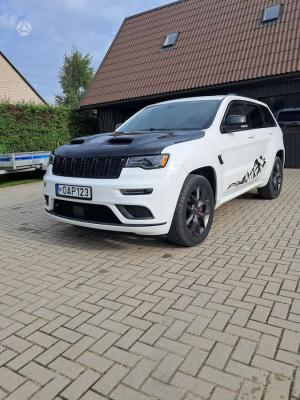 White Jeep Grand Cherokee 2020 in Plunge, with an engine capacity of 3.60 L and mileage of 163 thousand km for 24300 €, photo  on AUTOMOTO.COM.LV