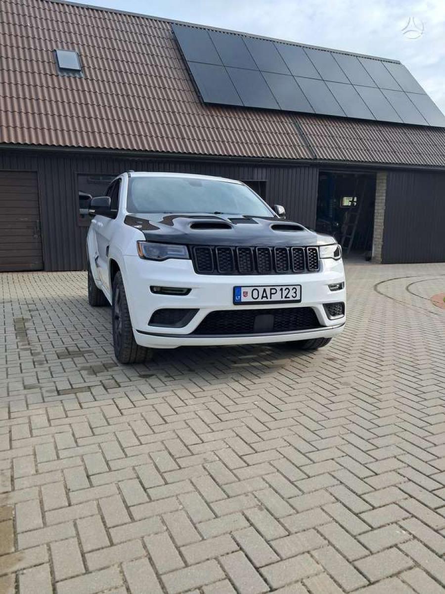 White Jeep Grand Cherokee 2020 in Plunge, with an engine capacity of 3.60 L and mileage of 163 thousand km for 24300 €, photo 3 on AUTOMOTO.COM.LV