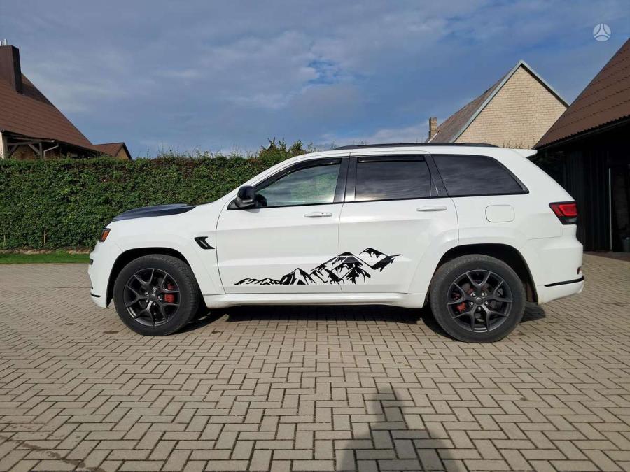 White Jeep Grand Cherokee 2020 in Plunge, with an engine capacity of 3.60 L and mileage of 163 thousand km for 24300 €, photo 8 on AUTOMOTO.COM.LV